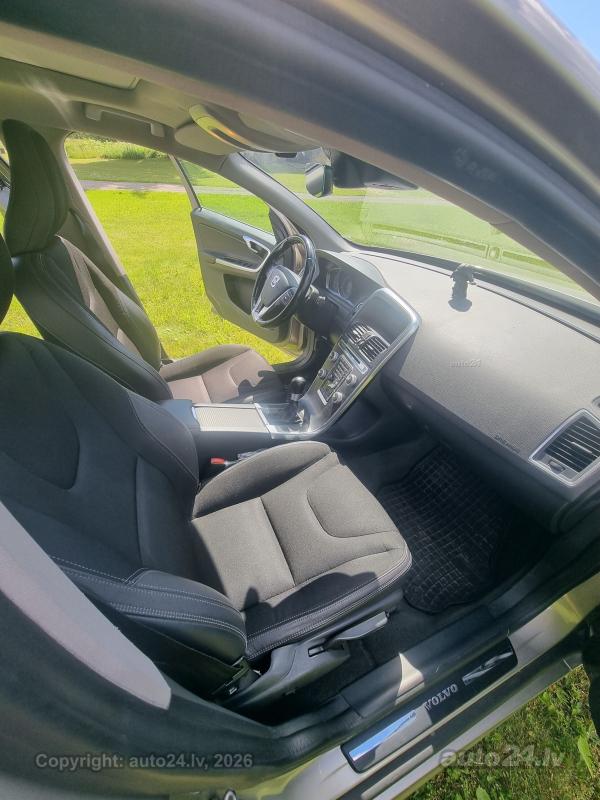 Pelēks Volvo XC60 2015 Tartu, ar dzinēja tilpumu 2.40 L un nobraukumu 260 tūkst. km par 13000 €, foto 5 vietnē AUTOMOTO.COM.LV