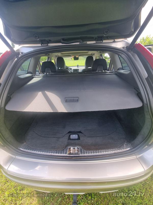 Pelēks Volvo XC60 2015 Tartu, ar dzinēja tilpumu 2.40 L un nobraukumu 260 tūkst. km par 13000 €, foto 8 vietnē AUTOMOTO.COM.LV