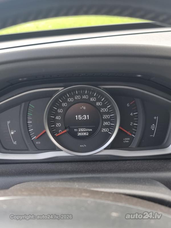 Pelēks Volvo XC60 2015 Tartu, ar dzinēja tilpumu 2.40 L un nobraukumu 260 tūkst. km par 13000 €, foto 9 vietnē AUTOMOTO.COM.LV