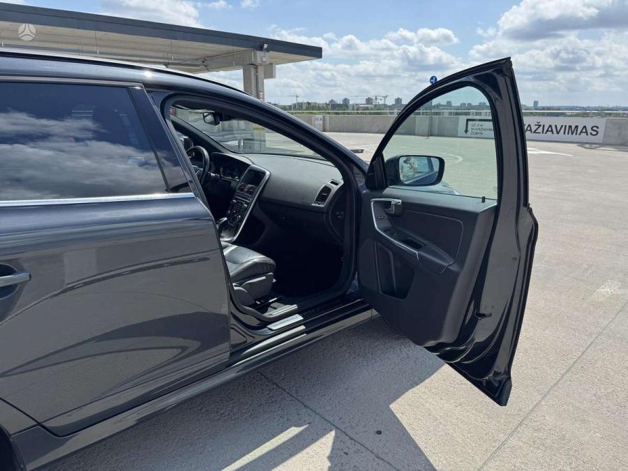Pelēks Volvo XC60 2015 Viļņa, ar dzinēja tilpumu 2.40 L un nobraukumu 203 tūkst. km par 12900 €, foto 16 vietnē AUTOMOTO.COM.LV