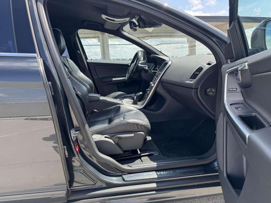 Pelēks Volvo XC60 2015 Viļņa, ar dzinēja tilpumu 2.40 L un nobraukumu 203 tūkst. km par 12900 €, foto 17 vietnē AUTOMOTO.COM.LV