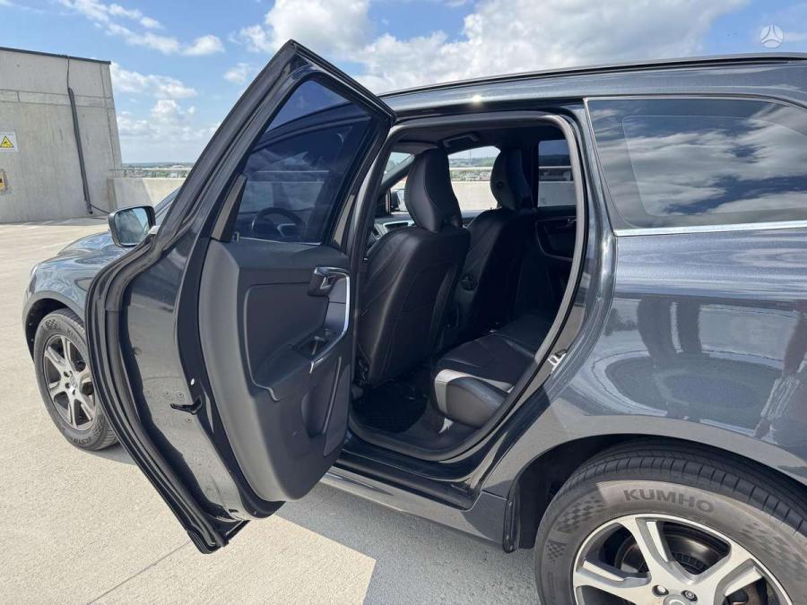 Pelēks Volvo XC60 2015 Viļņa, ar dzinēja tilpumu 2.40 L un nobraukumu 203 tūkst. km par 12900 €, foto 22 vietnē AUTOMOTO.COM.LV