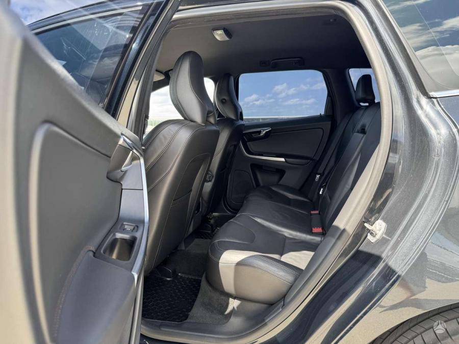 Pelēks Volvo XC60 2015 Viļņa, ar dzinēja tilpumu 2.40 L un nobraukumu 203 tūkst. km par 12900 €, foto 23 vietnē AUTOMOTO.COM.LV