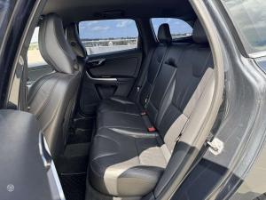 Pelēks Volvo XC60 2015 Viļņa, ar dzinēja tilpumu 2.40 L un nobraukumu 203 tūkst. km par 12900 €, foto 24 vietnē AUTOMOTO.COM.LV