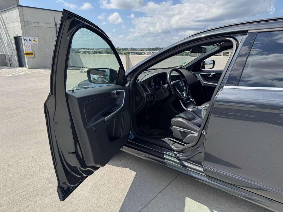 Pelēks Volvo XC60 2015 Viļņa, ar dzinēja tilpumu 2.40 L un nobraukumu 203 tūkst. km par 12900 €, foto 25 vietnē AUTOMOTO.COM.LV
