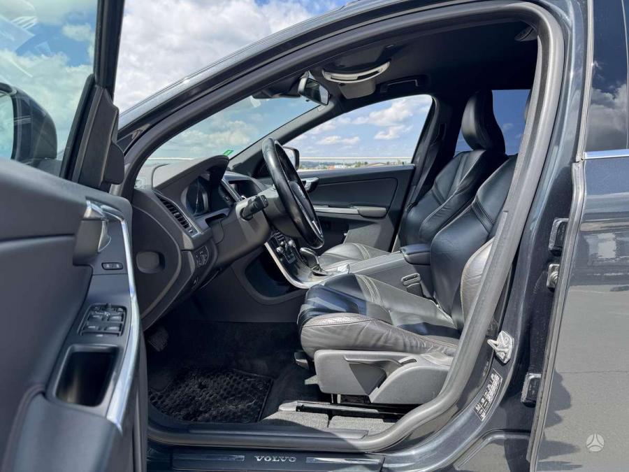 Pelēks Volvo XC60 2015 Viļņa, ar dzinēja tilpumu 2.40 L un nobraukumu 203 tūkst. km par 12900 €, foto 26 vietnē AUTOMOTO.COM.LV