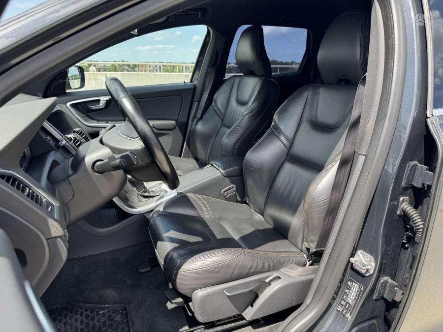 Pelēks Volvo XC60 2015 Viļņa, ar dzinēja tilpumu 2.40 L un nobraukumu 203 tūkst. km par 12900 €, foto 27 vietnē AUTOMOTO.COM.LV