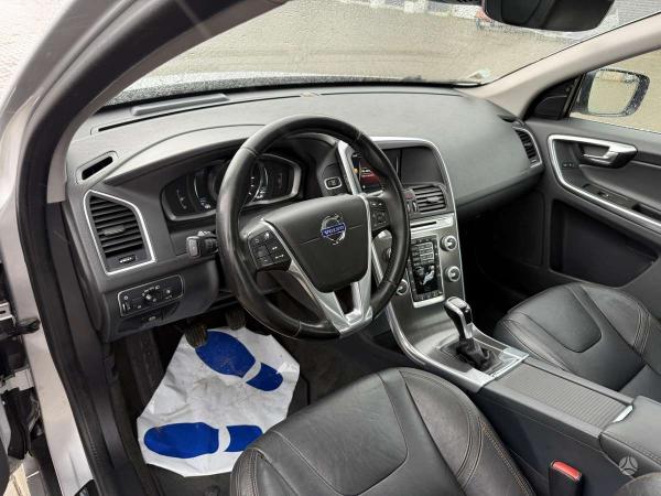 Grey Volvo XC60 2015 in Taurage, with an engine capacity of 1.97 L and mileage of 284 thousand km for 7899 €, photo 9 on AUTOMOTO.COM.LV