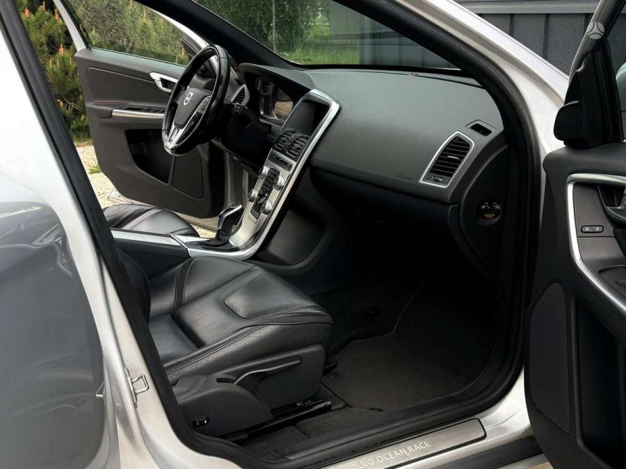 Pelēks Volvo XC60 2015 Klaipėda, ar dzinēja tilpumu 2.40 L un nobraukumu 310 tūkst. km par 11500 €, foto 14 vietnē AUTOMOTO.COM.LV