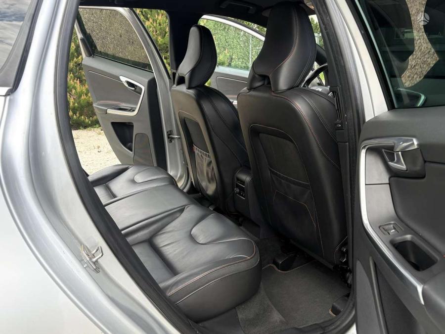Pelēks Volvo XC60 2015 Klaipėda, ar dzinēja tilpumu 2.40 L un nobraukumu 310 tūkst. km par 11500 €, foto 15 vietnē AUTOMOTO.COM.LV