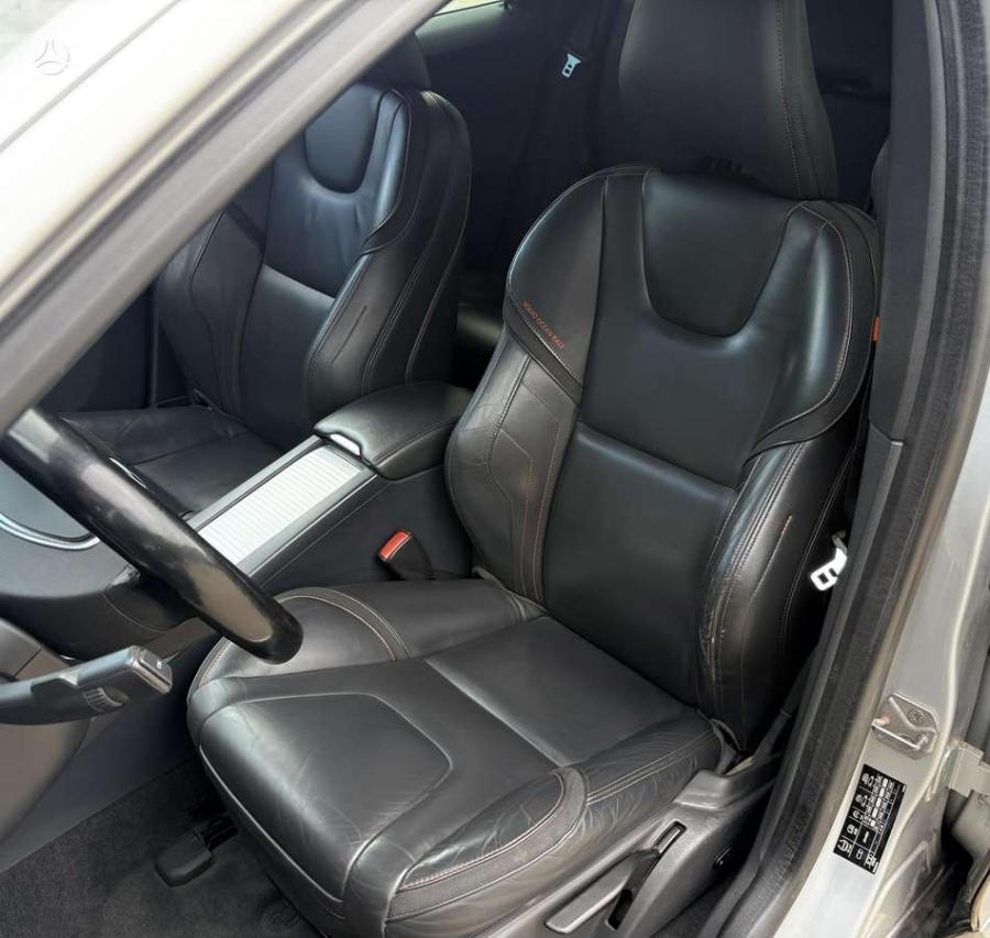 Pelēks Volvo XC60 2015 Klaipėda, ar dzinēja tilpumu 2.40 L un nobraukumu 310 tūkst. km par 11500 €, foto 31 vietnē AUTOMOTO.COM.LV