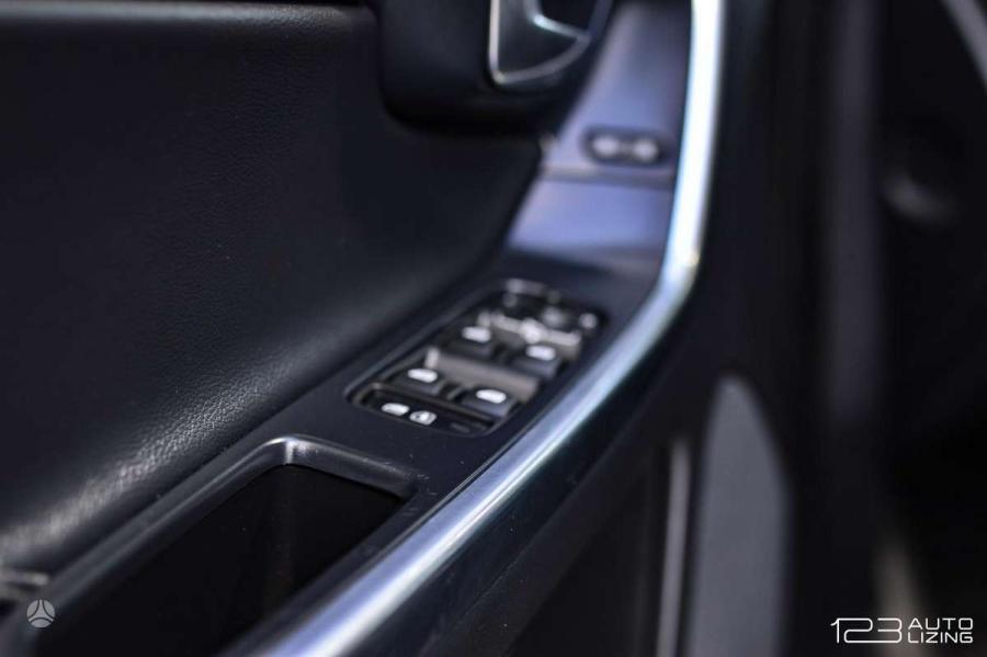 Grey Volvo XC60 2015 in Kretinga, with an engine capacity of 2.00 L and mileage of 262 thousand km for 12250 €, photo 18 on AUTOMOTO.COM.LV