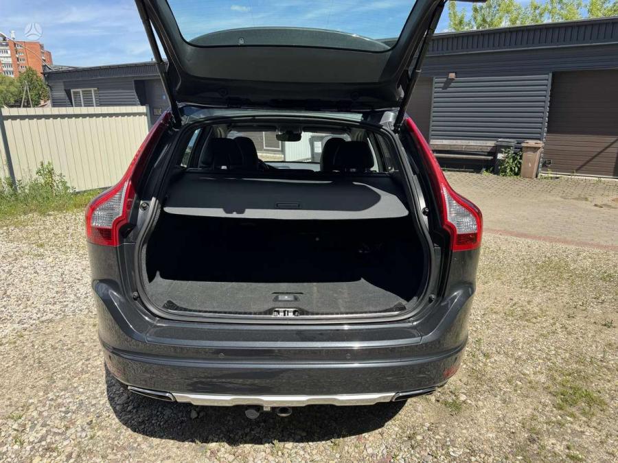 Grey Volvo XC60 2015 in Alytus, with an engine capacity of 2.00 L and mileage of 286 thousand km for 9950 €, photo 6 on AUTOMOTO.COM.LV