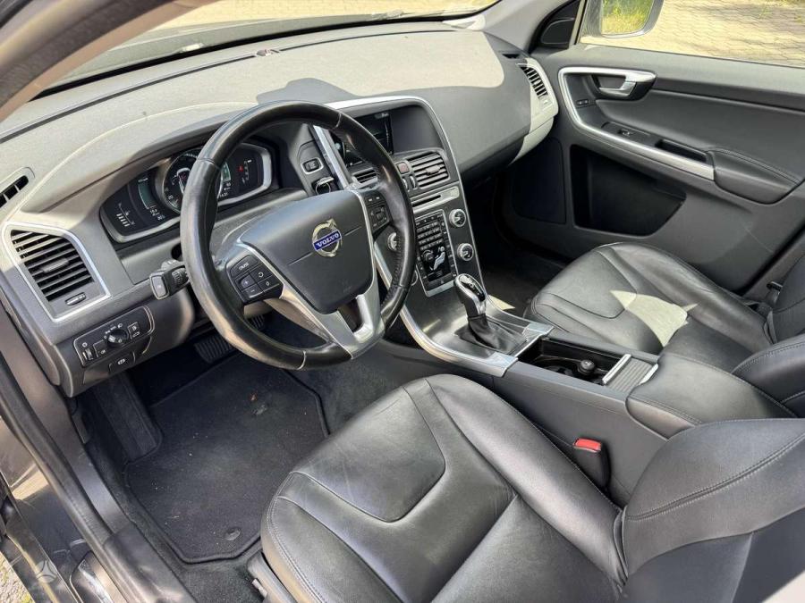 Grey Volvo XC60 2015 in Alytus, with an engine capacity of 2.00 L and mileage of 286 thousand km for 9950 €, photo 8 on AUTOMOTO.COM.LV