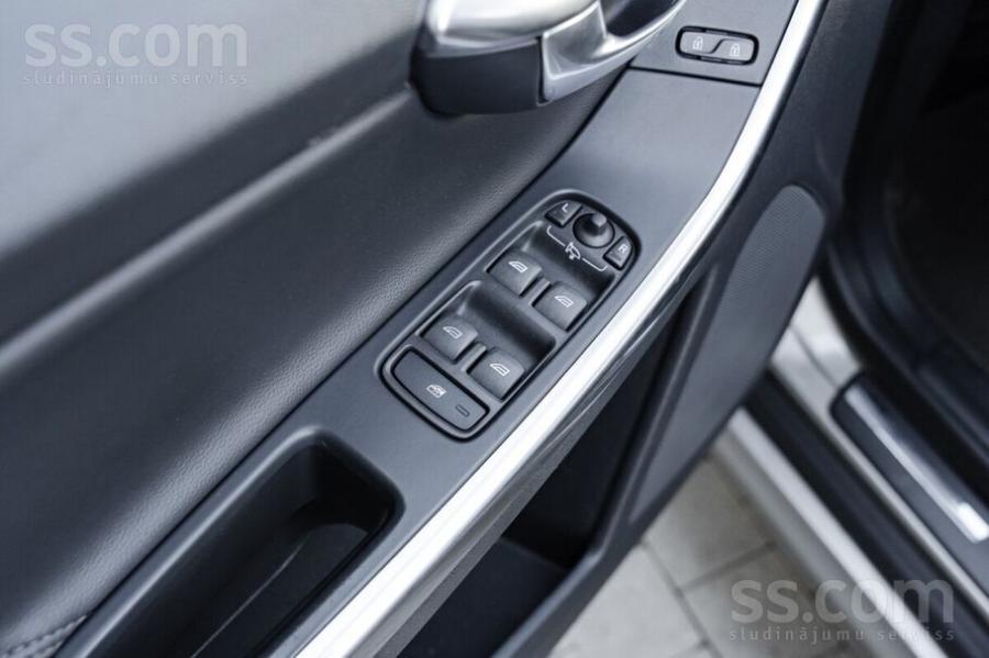 Pelēks Volvo XC60 2015 Rīga, ar dzinēja tilpumu 2.40 L un nobraukumu 209 tūkst. km par 9750 €, foto 8 vietnē AUTOMOTO.COM.LV
