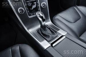 Pelēks Volvo XC60 2015 Rīga, ar dzinēja tilpumu 2.40 L un nobraukumu 209 tūkst. km par 9750 €, foto 18 vietnē AUTOMOTO.COM.LV