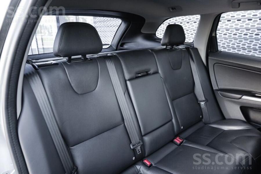 Pelēks Volvo XC60 2015 Rīga, ar dzinēja tilpumu 2.40 L un nobraukumu 209 tūkst. km par 9750 €, foto 19 vietnē AUTOMOTO.COM.LV