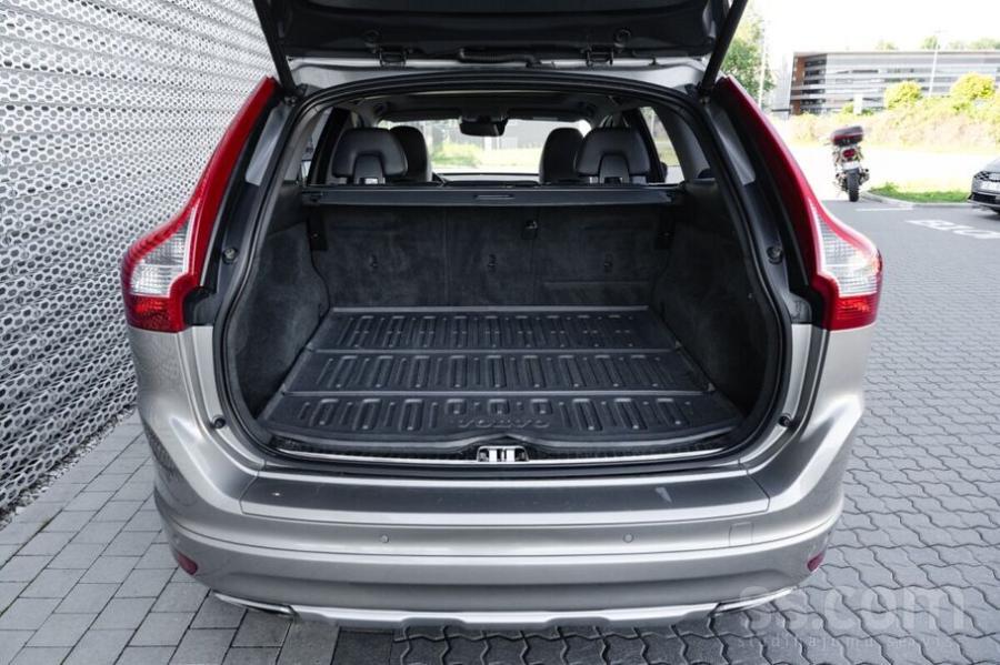Pelēks Volvo XC60 2015 Rīga, ar dzinēja tilpumu 2.40 L un nobraukumu 209 tūkst. km par 9750 €, foto 22 vietnē AUTOMOTO.COM.LV