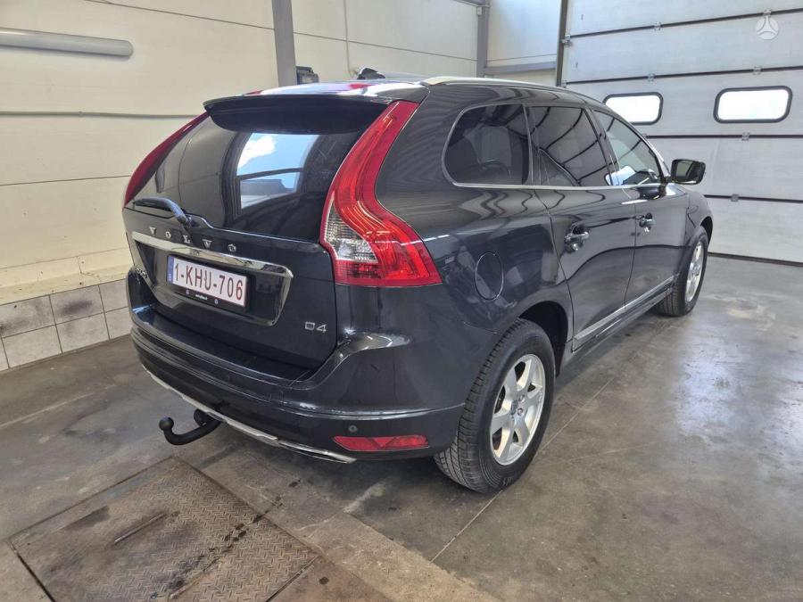 Grey Volvo XC60 2015 in Raseiniai, with an engine capacity of 1.97 L and mileage of 249 thousand km for 9300 €, photo 5 on AUTOMOTO.COM.LV