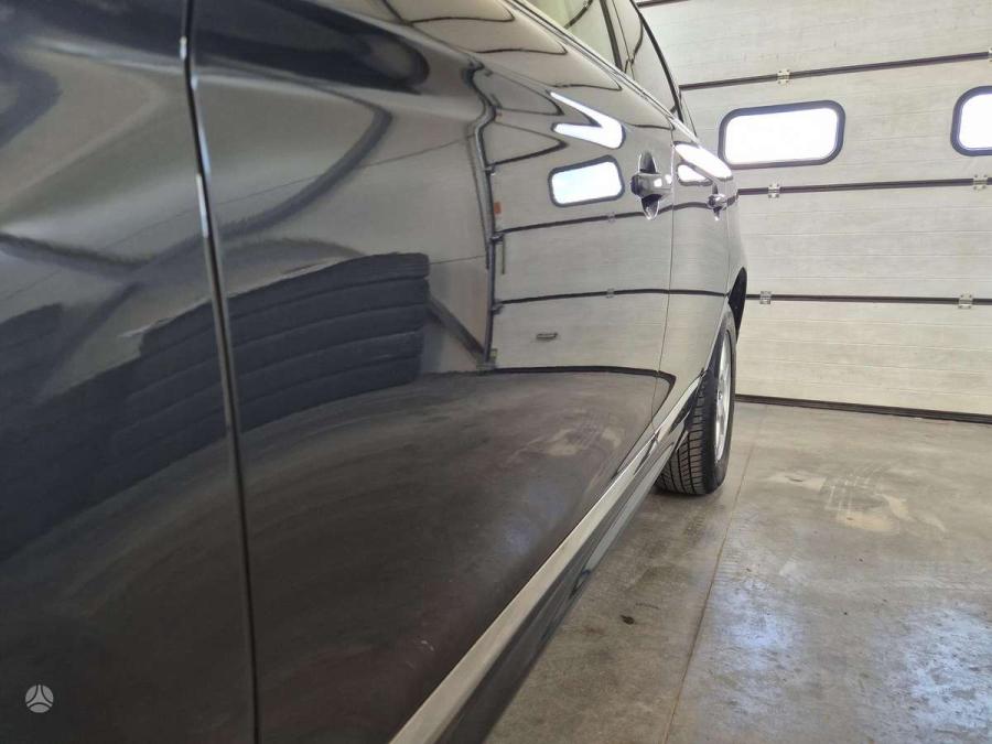 Grey Volvo XC60 2015 in Raseiniai, with an engine capacity of 1.97 L and mileage of 249 thousand km for 9300 €, photo 7 on AUTOMOTO.COM.LV