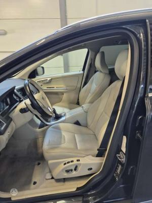Grey Volvo XC60 2015 in Raseiniai, with an engine capacity of 1.97 L and mileage of 249 thousand km for 9300 €, photo 11 on AUTOMOTO.COM.LV