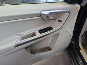 Grey Volvo XC60 2015 in Raseiniai, with an engine capacity of 1.97 L and mileage of 249 thousand km for 9300 €, photo 13 on AUTOMOTO.COM.LV