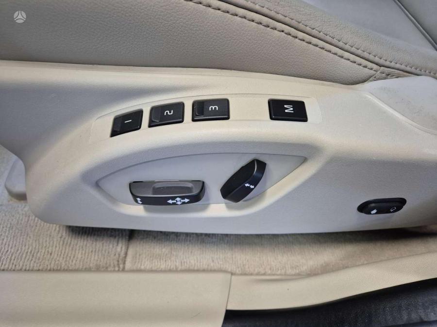 Grey Volvo XC60 2015 in Raseiniai, with an engine capacity of 1.97 L and mileage of 249 thousand km for 9300 €, photo 14 on AUTOMOTO.COM.LV