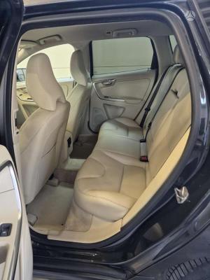 Grey Volvo XC60 2015 in Raseiniai, with an engine capacity of 1.97 L and mileage of 249 thousand km for 9300 €, photo 18 on AUTOMOTO.COM.LV
