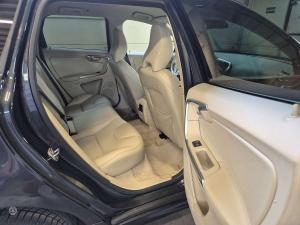 Grey Volvo XC60 2015 in Raseiniai, with an engine capacity of 1.97 L and mileage of 249 thousand km for 9300 €, photo 19 on AUTOMOTO.COM.LV