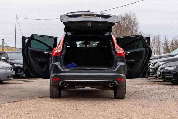 Pelēks Volvo XC60 2015 Rīga, ar dzinēja tilpumu 2.40 L un nobraukumu 234 tūkst. km par 14995 €, foto 5 vietnē AUTOMOTO.COM.LV