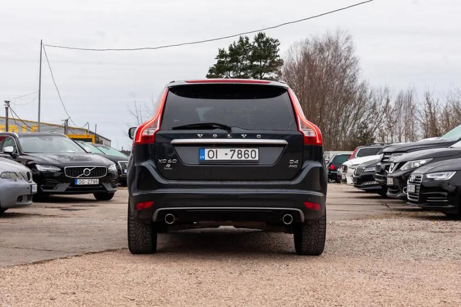 Grey Volvo XC60 2015 in Riga, with an engine capacity of 2.40 L and mileage of 234 thousand km for 14995 €, photo 7 on AUTOMOTO.COM.LV