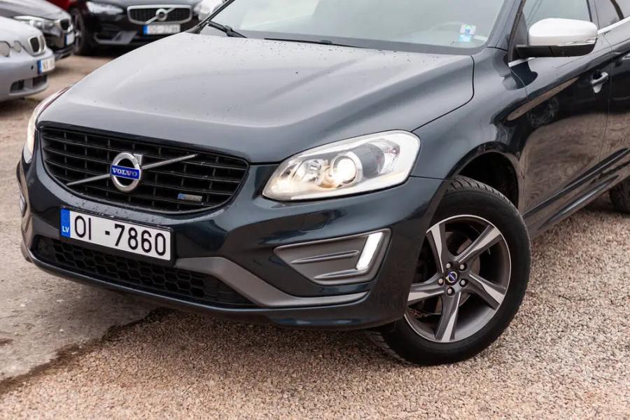 Grey Volvo XC60 2015 in Riga, with an engine capacity of 2.40 L and mileage of 234 thousand km for 14995 €, photo 8 on AUTOMOTO.COM.LV