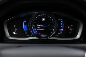 Grey Volvo XC60 2015 in Riga, with an engine capacity of 2.40 L and mileage of 234 thousand km for 14995 €, photo 11 on AUTOMOTO.COM.LV