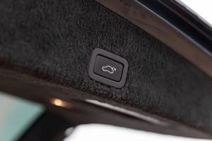 Grey Volvo XC60 2015 in Riga, with an engine capacity of 2.40 L and mileage of 234 thousand km for 14995 €, photo 16 on AUTOMOTO.COM.LV
