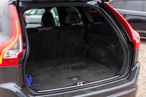 Grey Volvo XC60 2015 in Riga, with an engine capacity of 2.40 L and mileage of 234 thousand km for 14995 €, photo 18 on AUTOMOTO.COM.LV