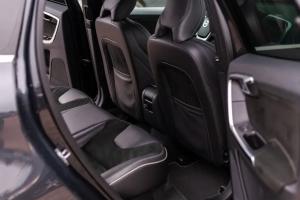 Grey Volvo XC60 2015 in Riga, with an engine capacity of 2.40 L and mileage of 234 thousand km for 14995 €, photo 21 on AUTOMOTO.COM.LV