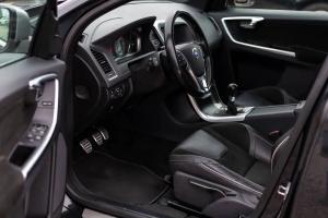 Grey Volvo XC60 2015 in Riga, with an engine capacity of 2.40 L and mileage of 234 thousand km for 14995 €, photo 23 on AUTOMOTO.COM.LV