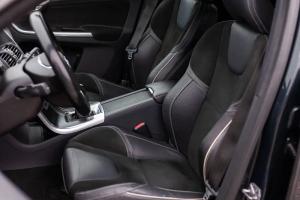 Grey Volvo XC60 2015 in Riga, with an engine capacity of 2.40 L and mileage of 234 thousand km for 14995 €, photo 28 on AUTOMOTO.COM.LV