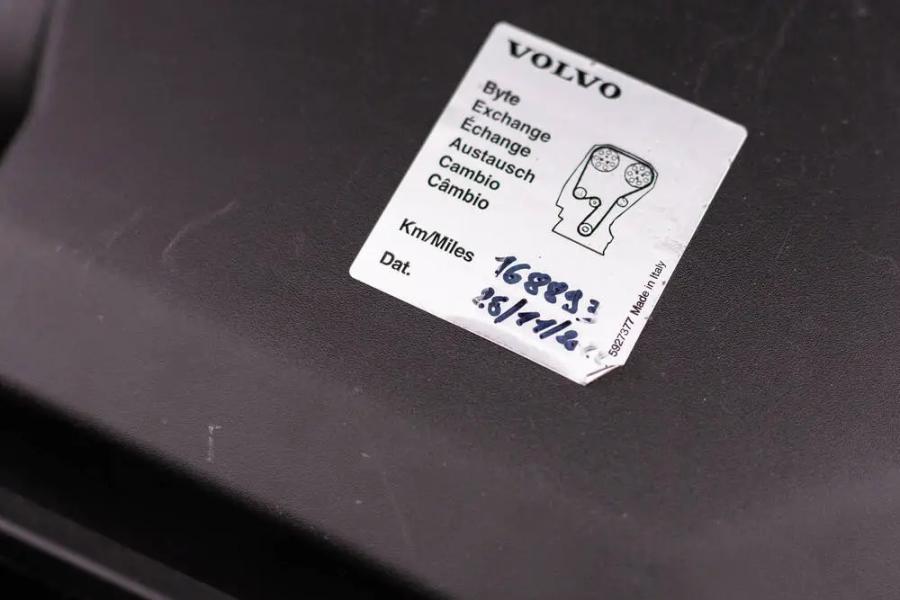 Grey Volvo XC60 2015 in Riga, with an engine capacity of 2.40 L and mileage of 234 thousand km for 14995 €, photo 34 on AUTOMOTO.COM.LV