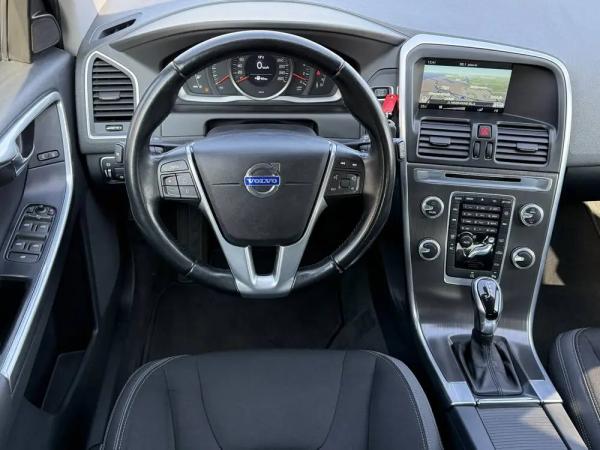 Pelēks Volvo XC60 2015 Rīga, ar dzinēja tilpumu 2.00 L un nobraukumu 182 tūkst. km par 12950 €, foto 5 vietnē AUTOMOTO.COM.LV