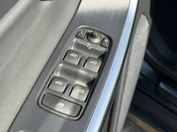 Pelēks Volvo XC60 2015 Rīga, ar dzinēja tilpumu 2.00 L un nobraukumu 182 tūkst. km par 12950 €, foto 6 vietnē AUTOMOTO.COM.LV