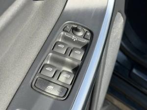 Grey Volvo XC60 2015 in Riga, with an engine capacity of 2.00 L and mileage of 182 thousand km for 12950 €, photo 7 on AUTOMOTO.COM.LV