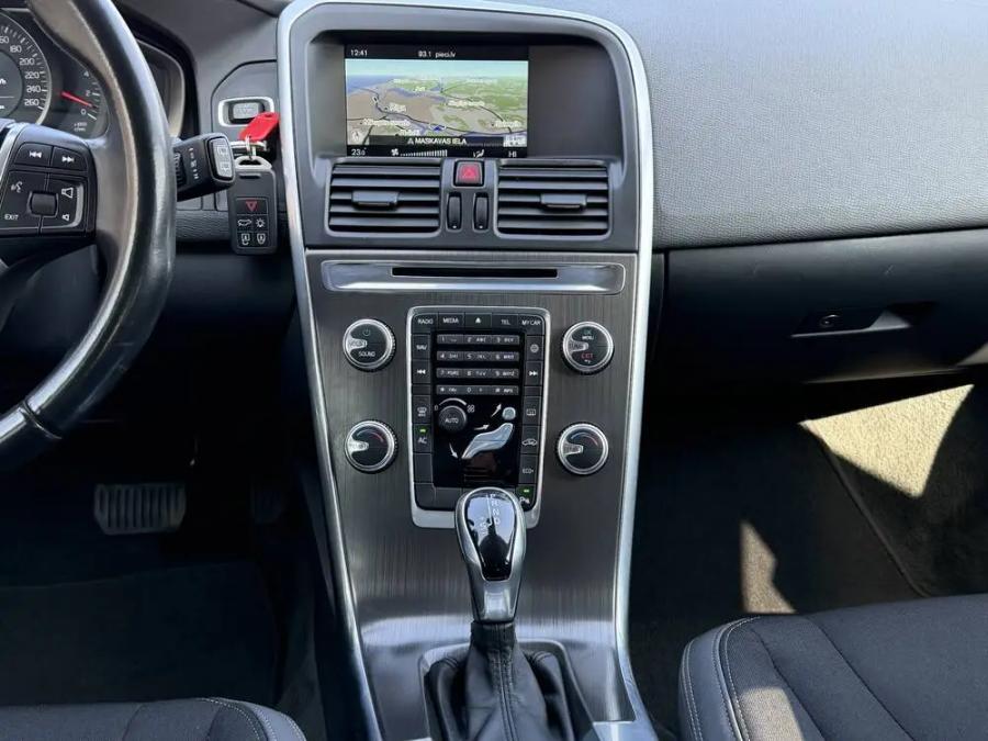 Grey Volvo XC60 2015 in Riga, with an engine capacity of 2.00 L and mileage of 182 thousand km for 12950 €, photo 10 on AUTOMOTO.COM.LV
