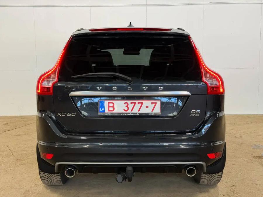 Grey Volvo XC60 2015 in Jurmala, with an engine capacity of 2.40 L and mileage of 288 thousand km for 14990 €, photo 16 on AUTOMOTO.COM.LV