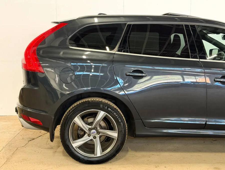Grey Volvo XC60 2015 in Jurmala, with an engine capacity of 2.40 L and mileage of 288 thousand km for 14990 €, photo 19 on AUTOMOTO.COM.LV