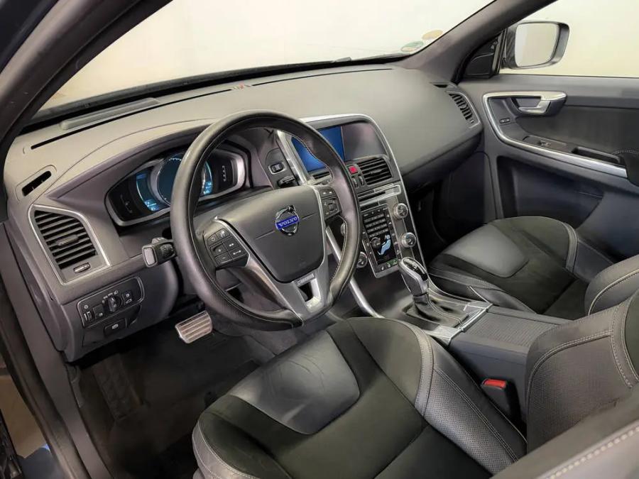 Grey Volvo XC60 2015 in Jurmala, with an engine capacity of 2.40 L and mileage of 288 thousand km for 14990 €, photo 25 on AUTOMOTO.COM.LV