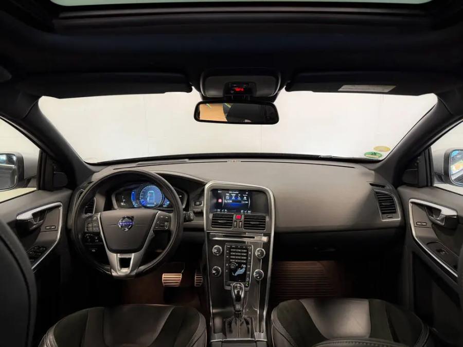 Grey Volvo XC60 2015 in Jurmala, with an engine capacity of 2.40 L and mileage of 288 thousand km for 14990 €, photo 27 on AUTOMOTO.COM.LV