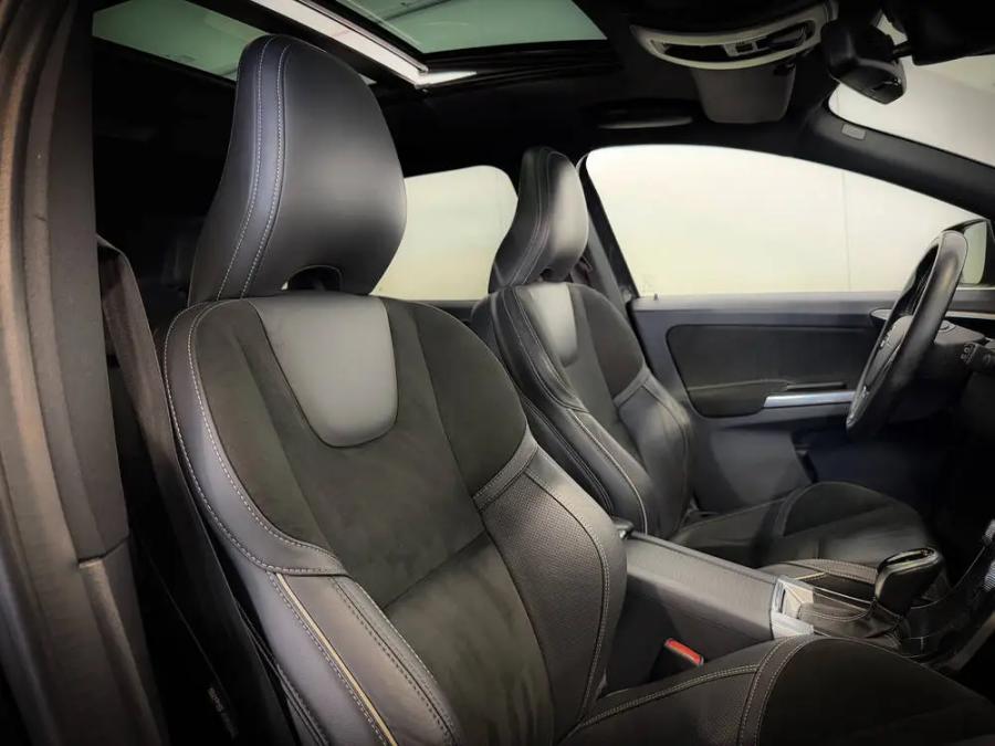 Grey Volvo XC60 2015 in Jurmala, with an engine capacity of 2.40 L and mileage of 288 thousand km for 14990 €, photo 30 on AUTOMOTO.COM.LV