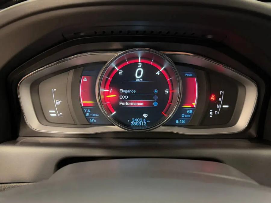 Grey Volvo XC60 2015 in Jurmala, with an engine capacity of 2.40 L and mileage of 288 thousand km for 14990 €, photo 45 on AUTOMOTO.COM.LV