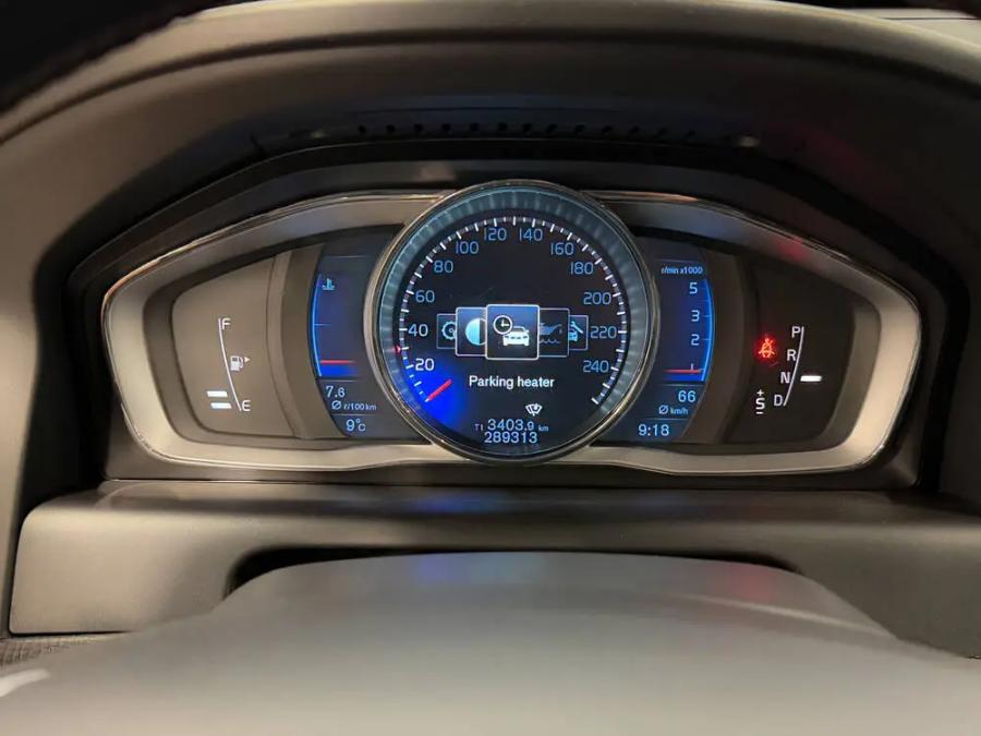 Grey Volvo XC60 2015 in Jurmala, with an engine capacity of 2.40 L and mileage of 288 thousand km for 14990 €, photo 46 on AUTOMOTO.COM.LV